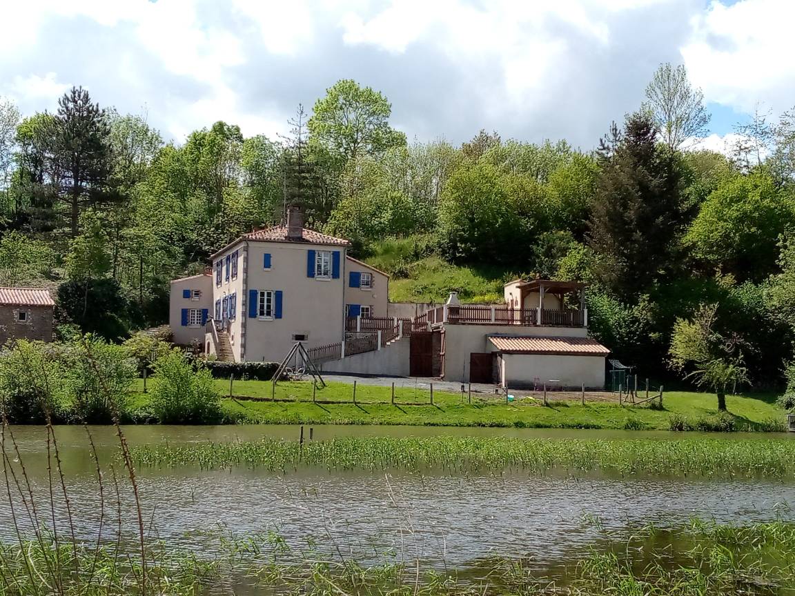 144 M² Maison De Vacances ∙ 5 Chambres ∙ 15 Personnes - Chantonnay