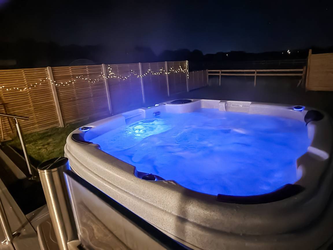 Cottage ∙ 4 Bedrooms ∙ 8 Guests - Splashdown, Poole