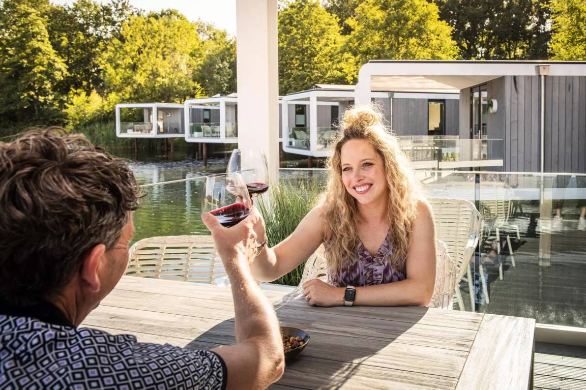 59 M² Caravan ∙ 2 Bedrooms ∙ 5 Guests - Venlo