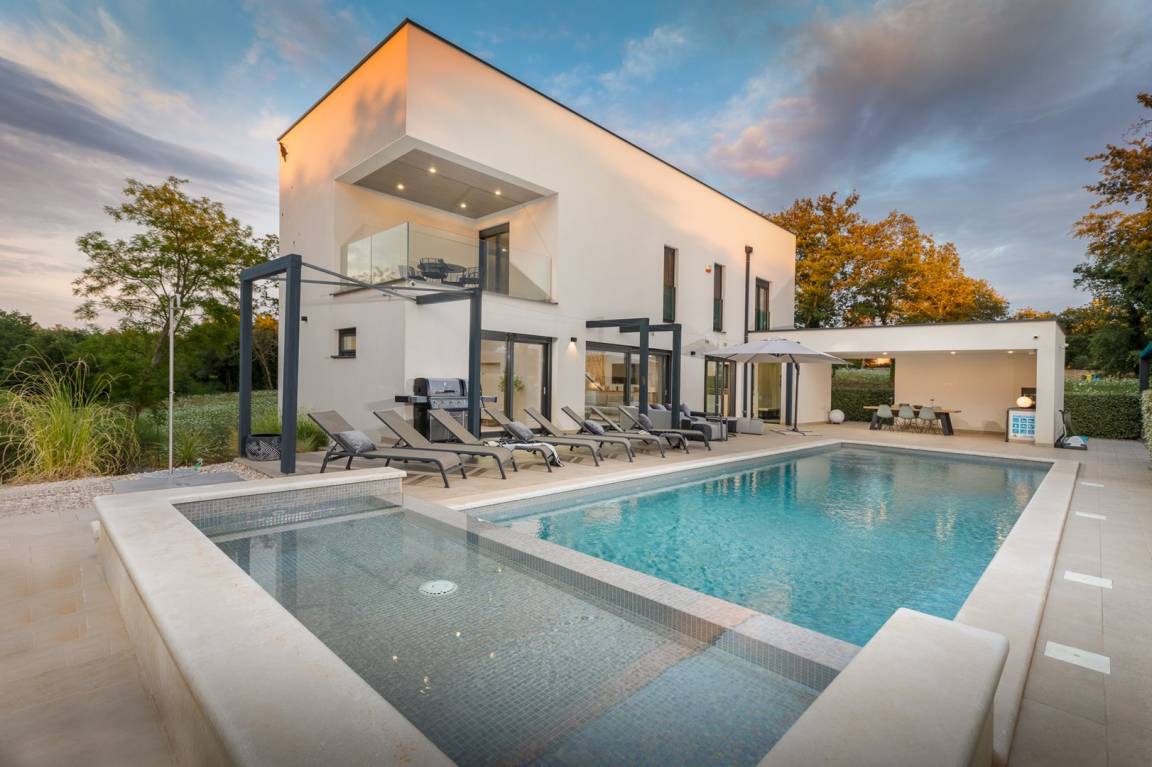 175 M² Villa ∙ 4 Bedrooms ∙ 8 Guests - Istria