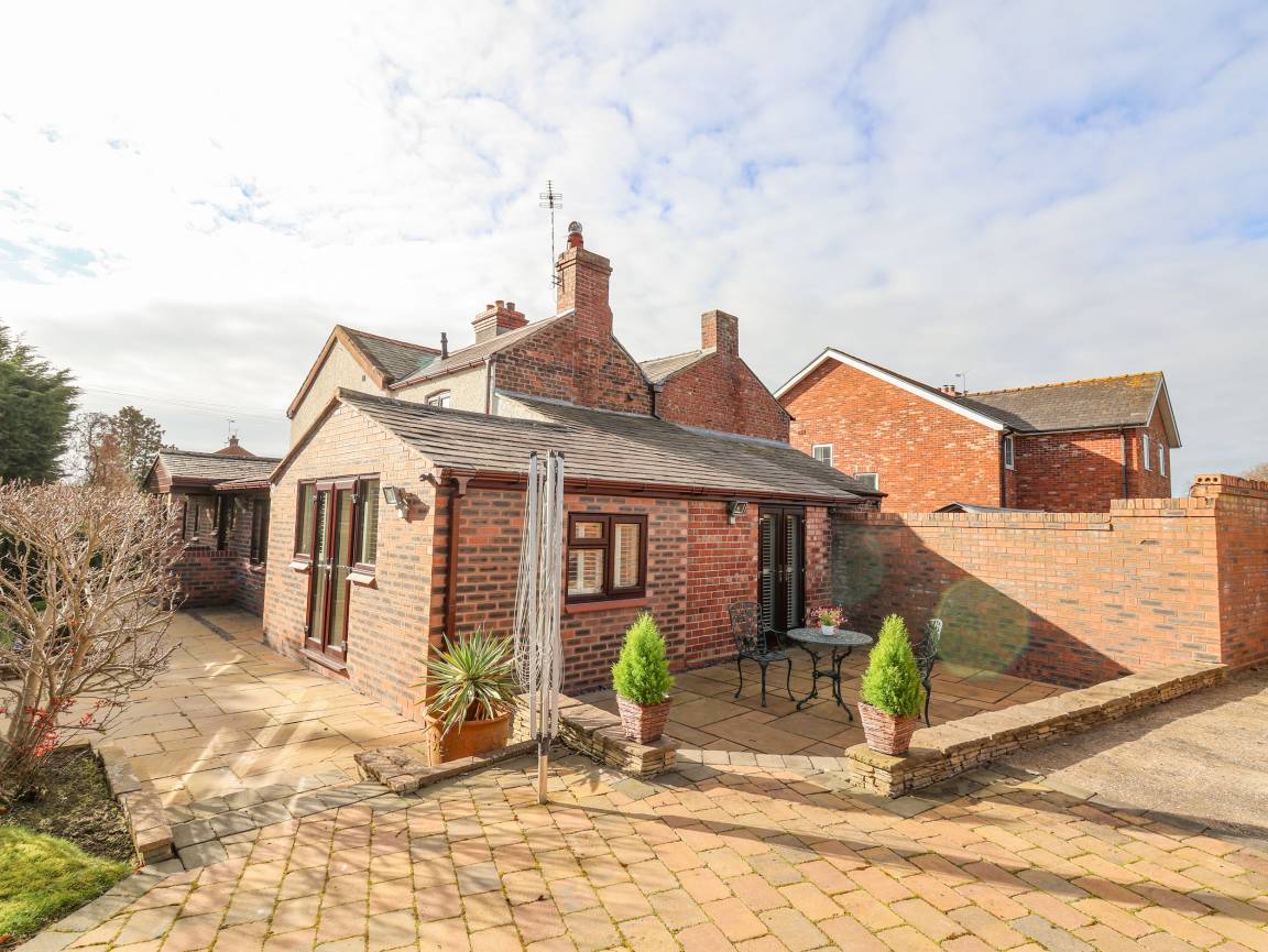 Cottage ∙ 3 Bedrooms ∙ 6 Guests - Chester