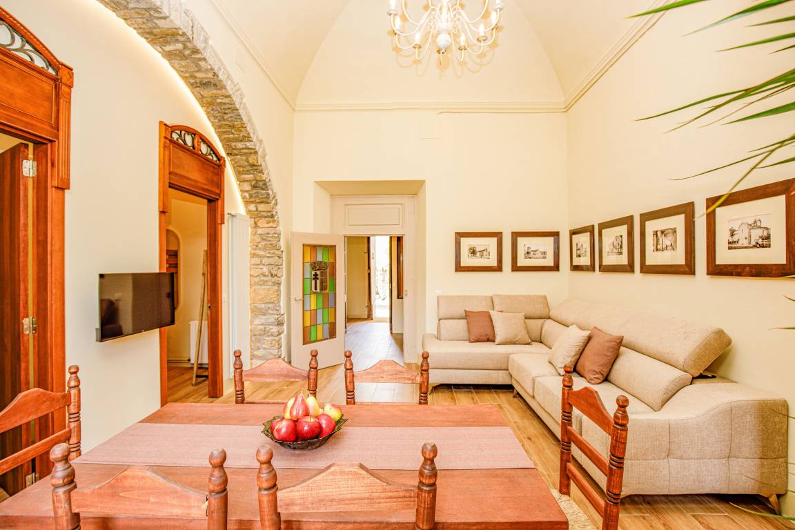 80 M² Apartment ∙ 2 Bedrooms ∙ 5 Guests - Besalú