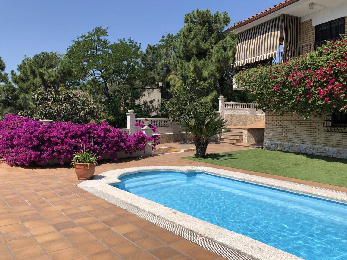148 M² Huis ∙ 4 Slaapkamers ∙ 8 Gasten - Lloret de Mar