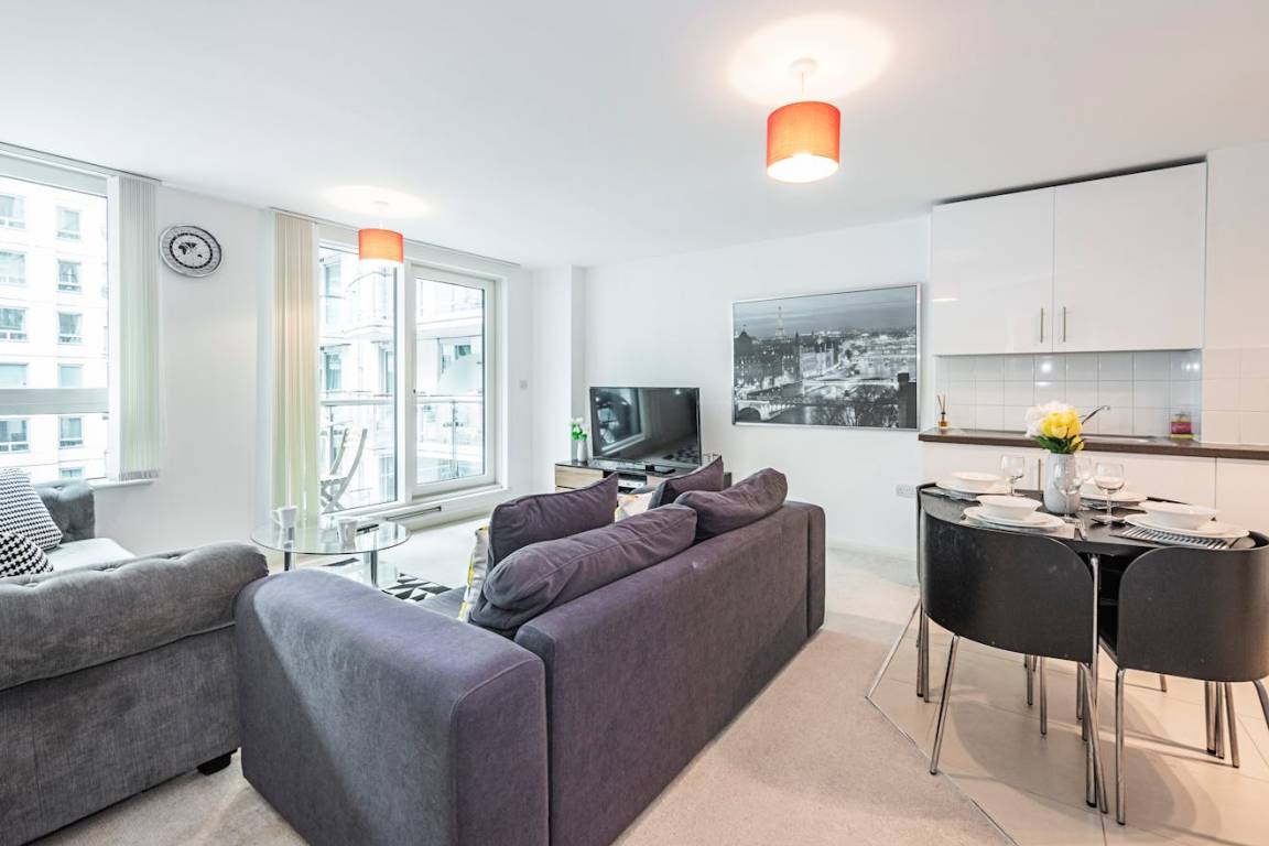 96 M² Ferienhaus ∙ 2 Schlafzimmer ∙ 5 Gäste - London