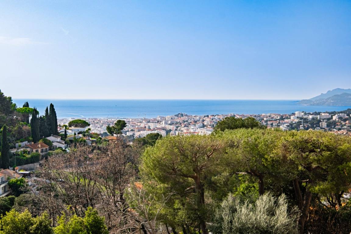 140 M² Appartement ∙ 4 Chambres ∙ 6 Personnes - Le Cannet