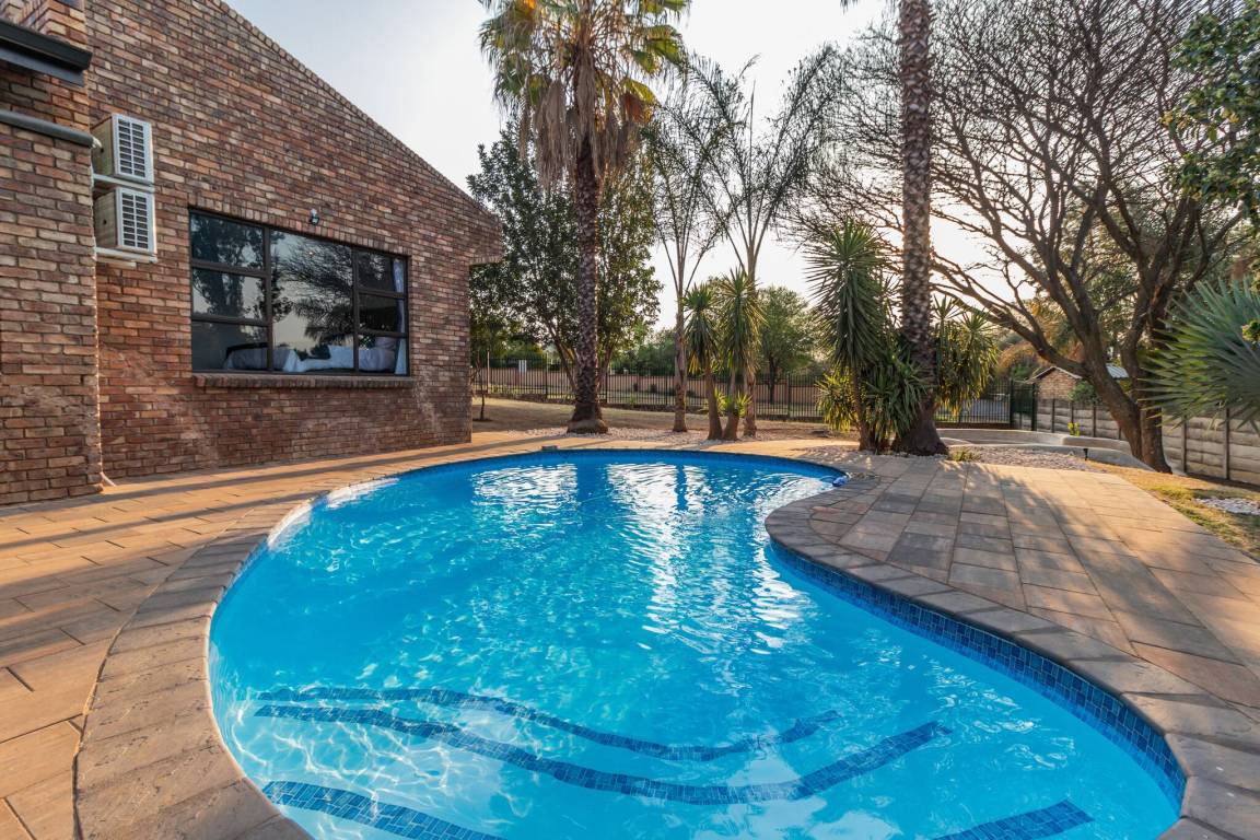 400 M² House ∙ 5 Bedrooms ∙ 7 Guests - Hartbeespoort