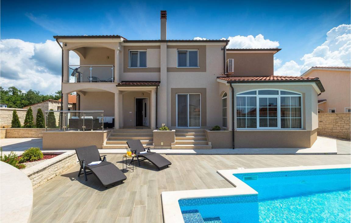 180 M² House ∙ 4 Bedrooms ∙ 8 Guests - Poreč