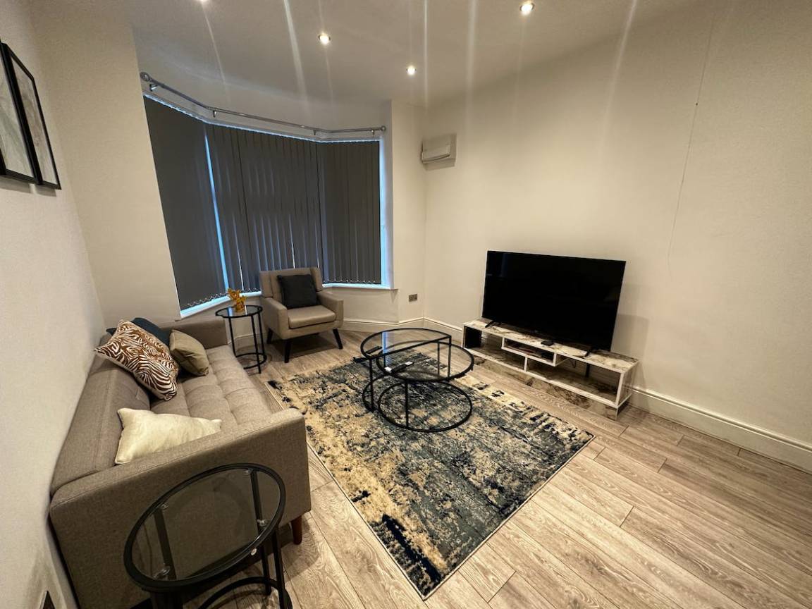 117 M² Ferienhaus ∙ 4 Schlafzimmer ∙ 4 Gäste - Leicester