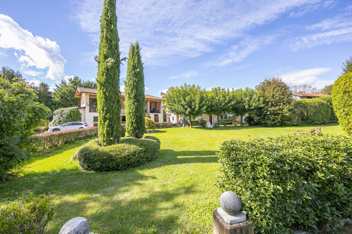 110 M² Villa ∙ 2 Bedrooms ∙ 6 Guests - Stresa