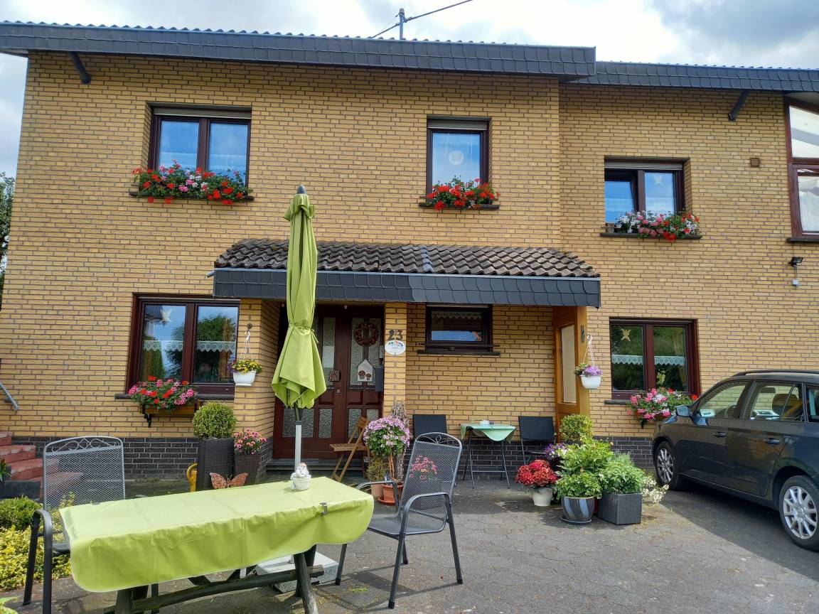 65 M² Ferienwohnung ∙ 2 Schlafzimmer ∙ 6 Gäste - Hillesheim