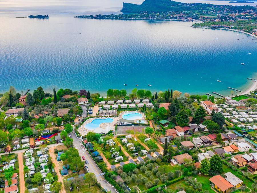 Caravan ∙ 2 Bedrooms ∙ 5 Guests - Lake Garda