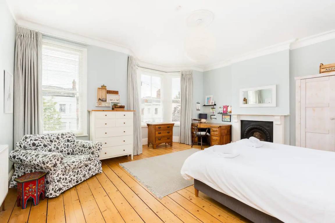149 M² House ∙ 3 Bedrooms ∙ 6 Guests - Warwick