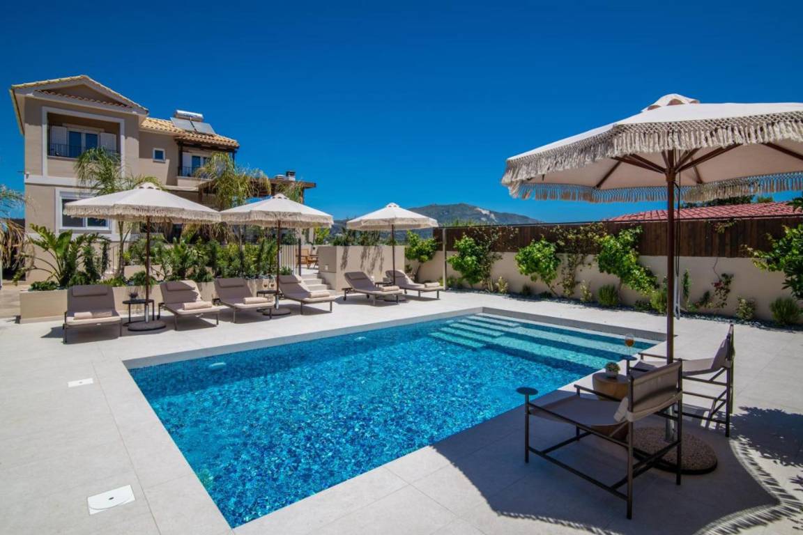 200 M² Villa ∙ 5 Bedrooms ∙ 10 Guests - Kalamaki