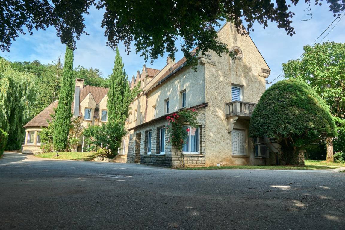 270 M² Gîte ∙ 5 Chambres ∙ 14 Personnes - Ain