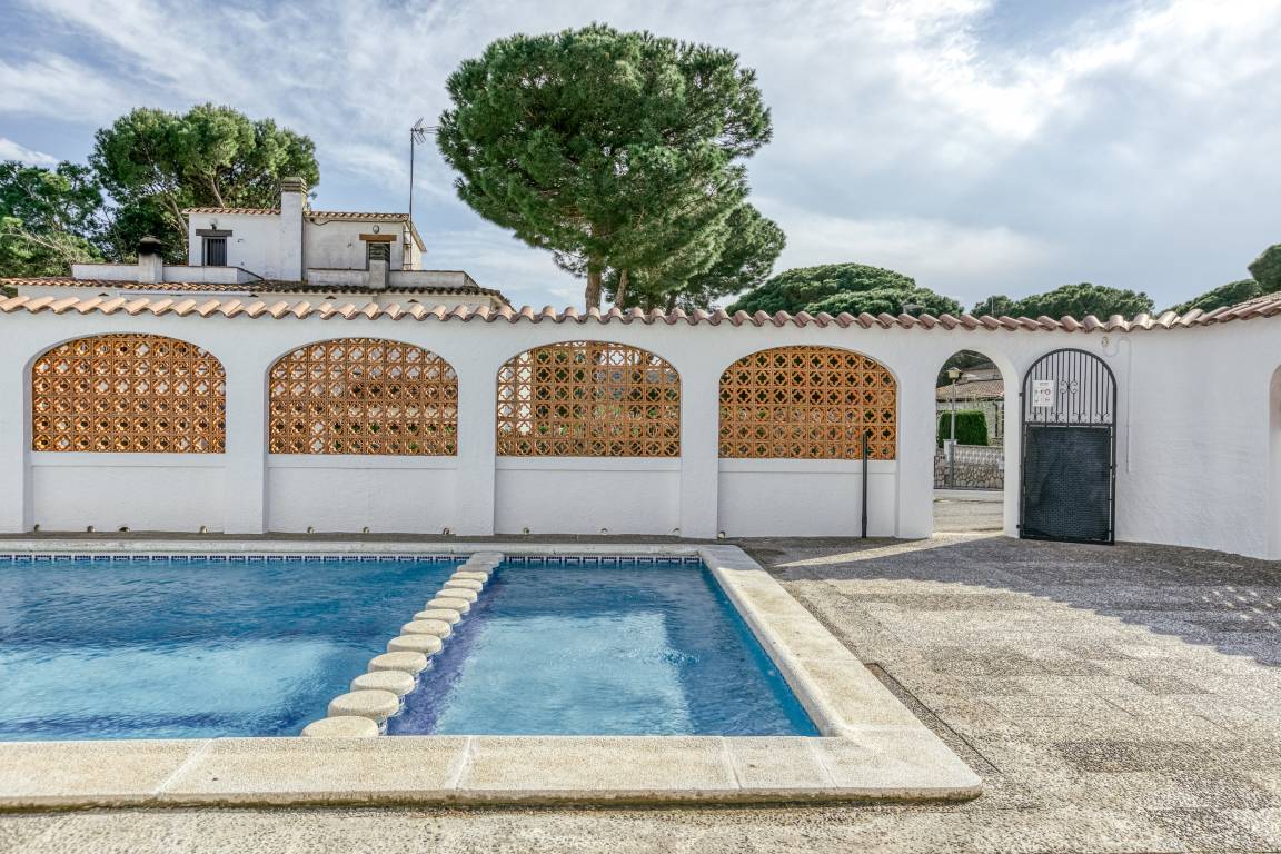 80 M² Casa ∙ 3 Habitaciones ∙ 6 Huéspedes - La Escala