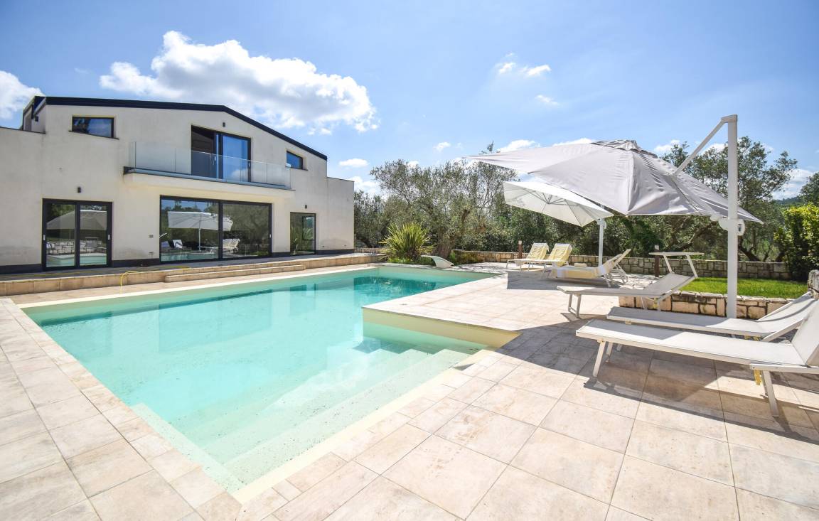 385 M² Ferienhaus ∙ 5 Schlafzimmer ∙ 11 Gäste - Caserta