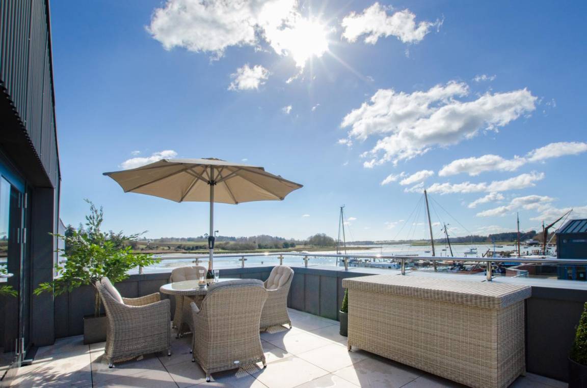 Apartment ∙ 2 Bedrooms ∙ 4 Guests - Woodbridge