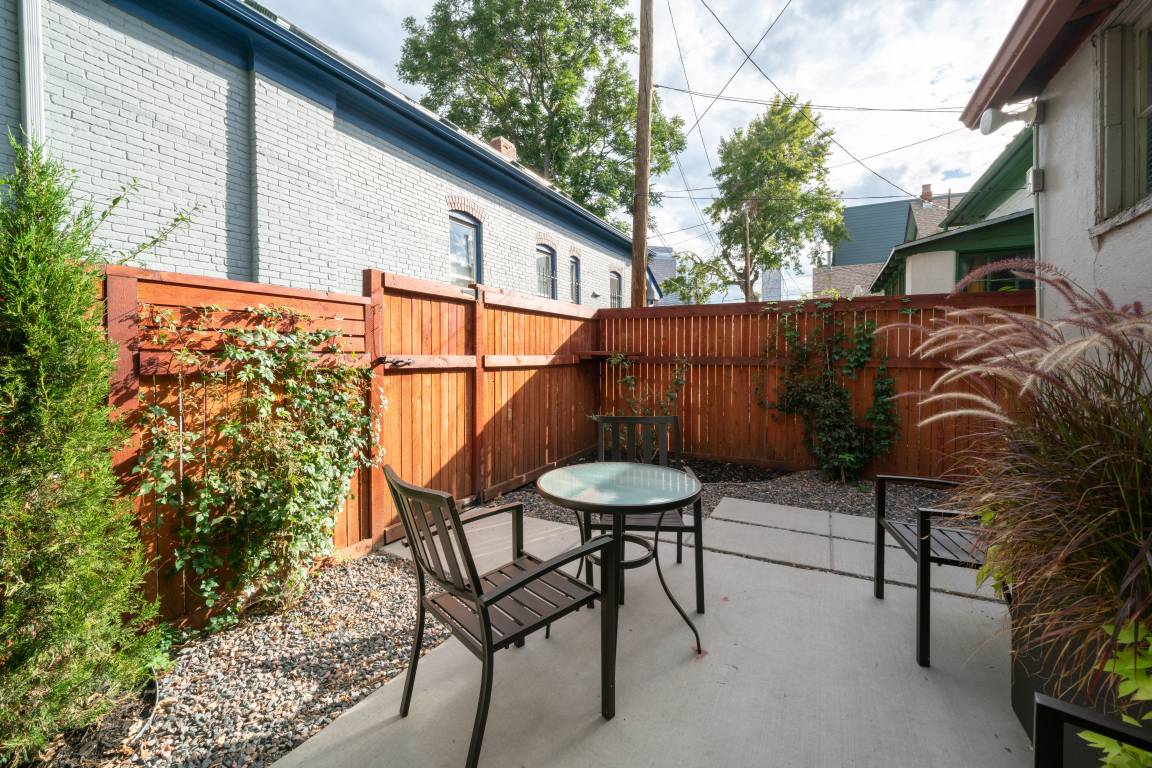 House ∙ 2 Bedrooms ∙ 4 Guests - Lincoln Park - Denver