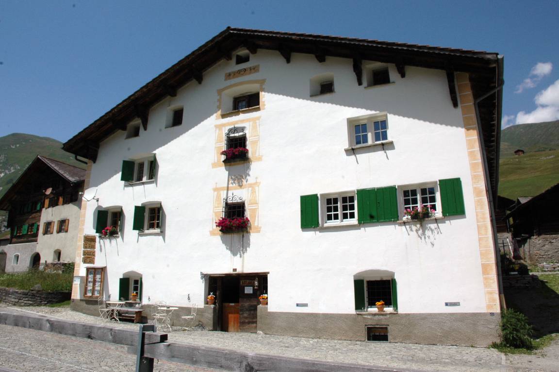 60 M² Appartement ∙ 2 Chambres ∙ 6 Personnes - Splügen