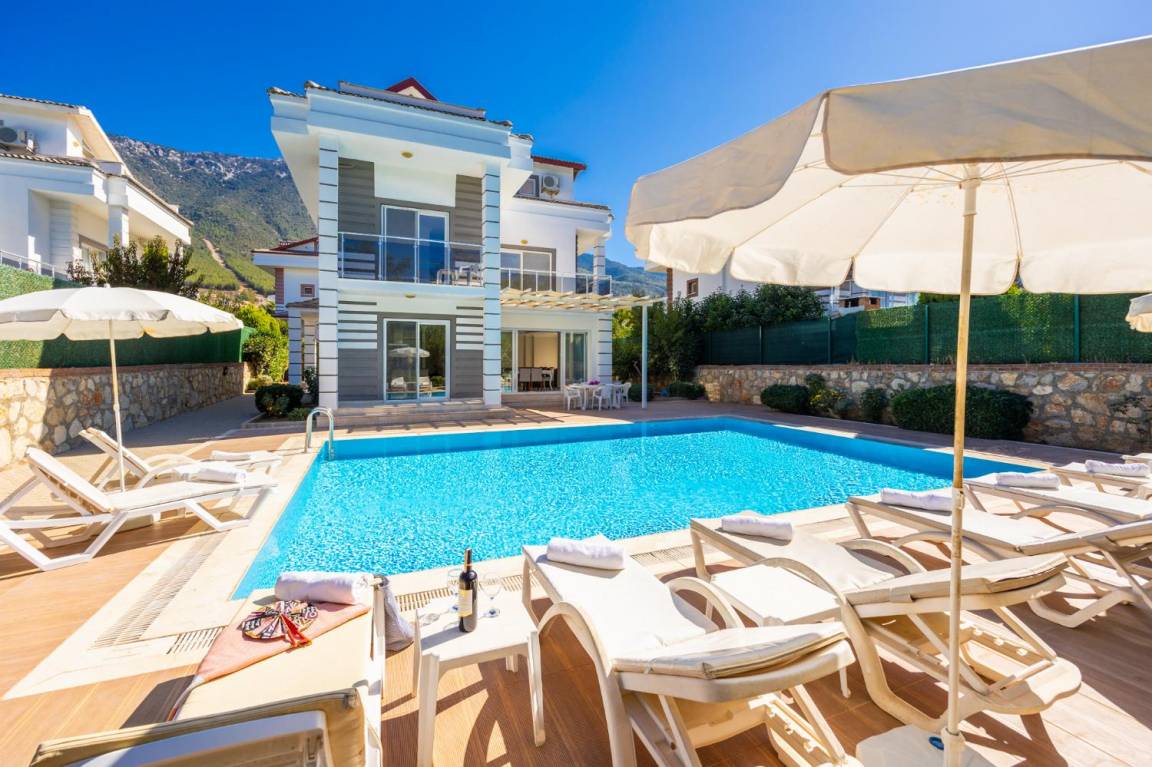 215 M² Villa ∙ 4 Chambres ∙ 8 Personnes - Hisarönü
