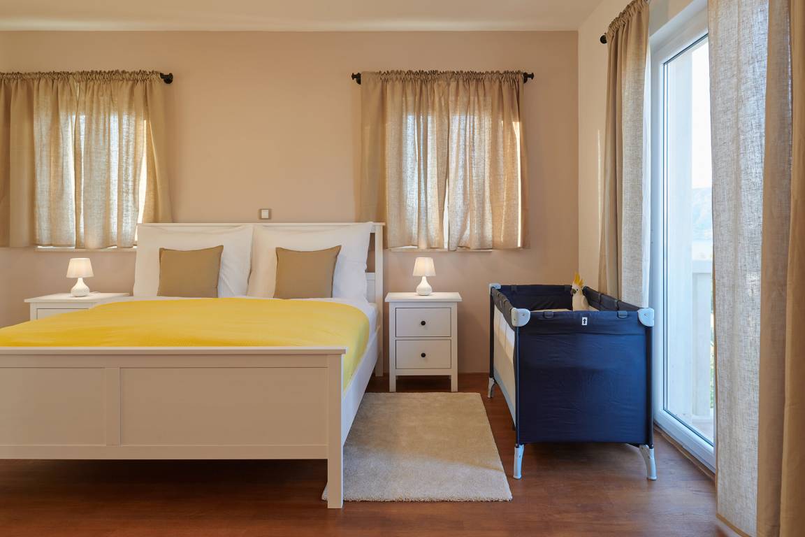 220 M² Ferienhaus ∙ 4 Schlafzimmer ∙ 10 Gäste - Bol