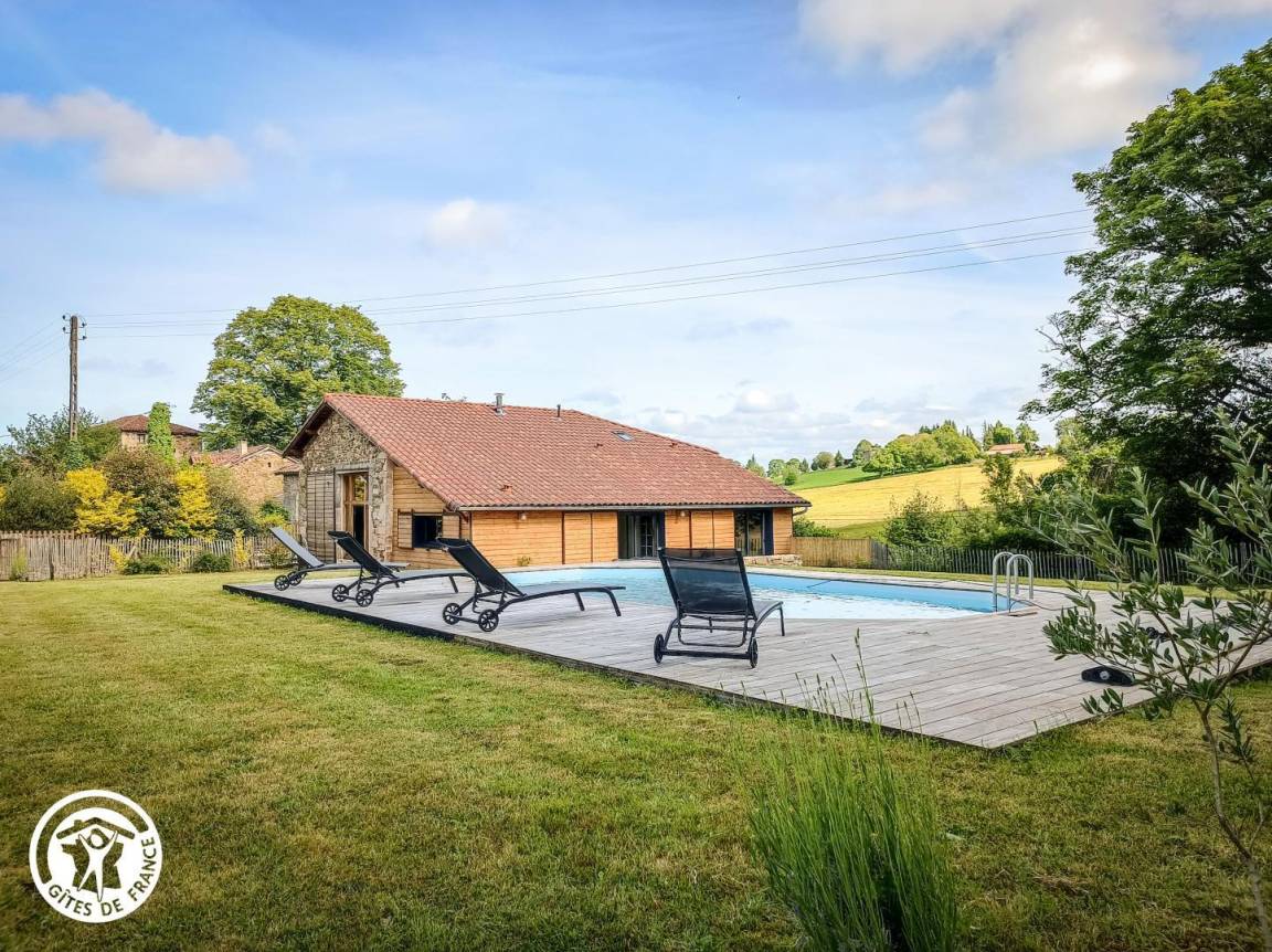 150 M² Gîte ∙ 4 Bedrooms ∙ 8 Guests - Auvergne
