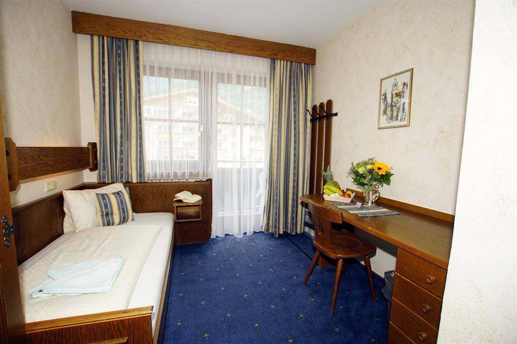 Triple Room With Shower \/ Toilet, Balcony - Heidi, Pension - Kaprun