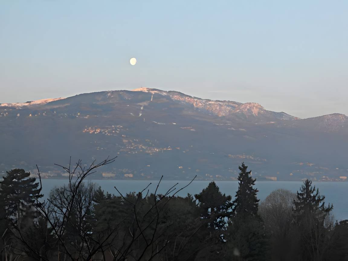 85 M² Ferienwohnung ∙ 2 Schlafzimmer ∙ 6 Gäste - Stresa