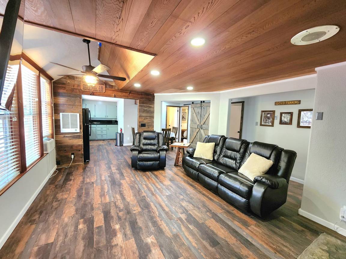Apartment ∙ 3 Bedrooms ∙ 6 Guests - Shaver Lake, CA