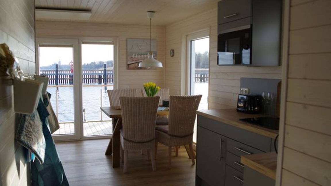 36 M² Apartment ∙ 2 Bedrooms ∙ 4 Guests - Stralsund