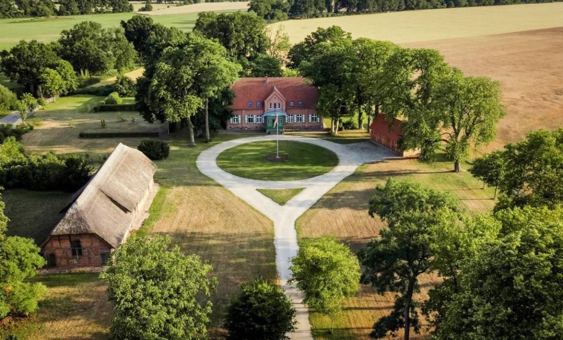 400 M² House ∙ 5 Bedrooms ∙ 10 Guests - Neustadt-Glewe