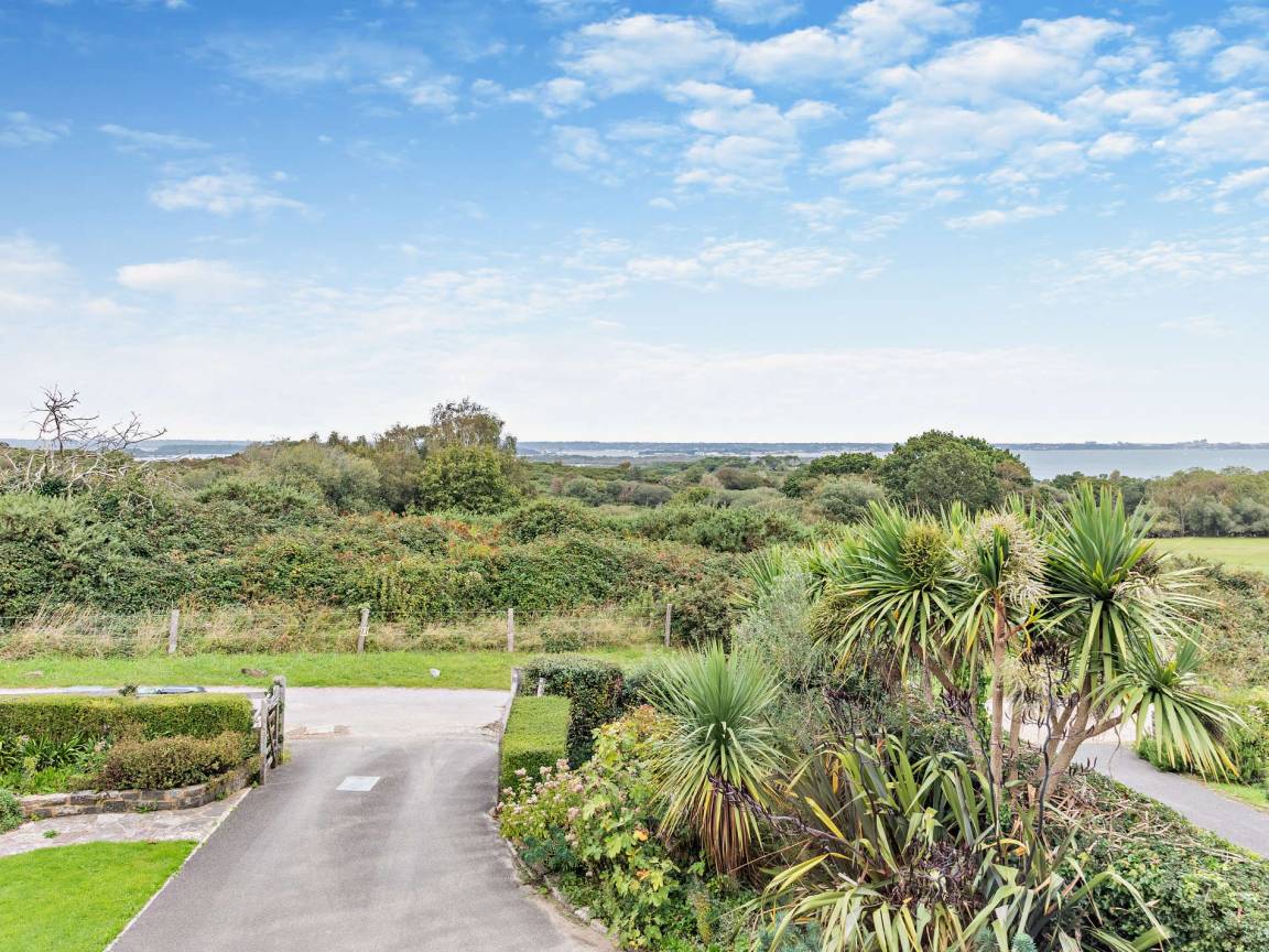 Cottage ∙ 4 Bedrooms ∙ 8 Guests - Swanage