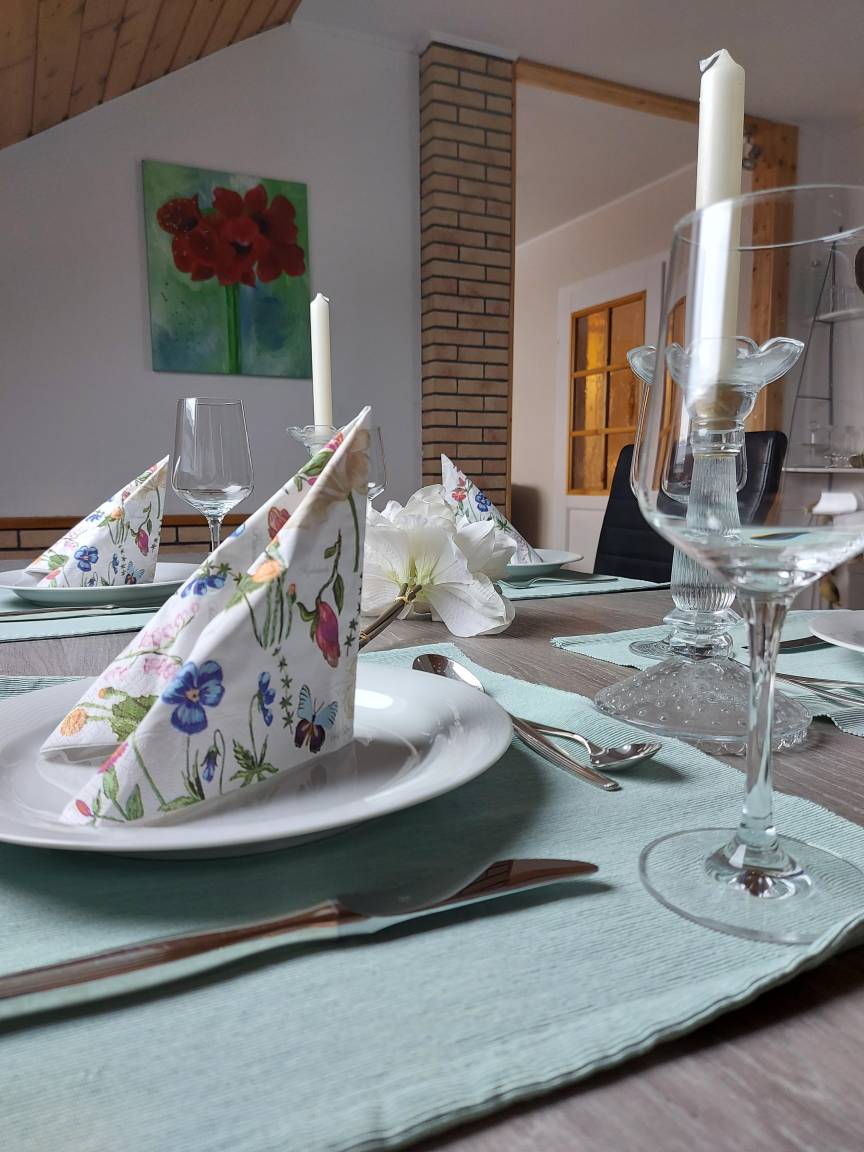 94 M² Ferienwohnung ∙ 2 Schlafzimmer ∙ 5 Gäste - Mehren