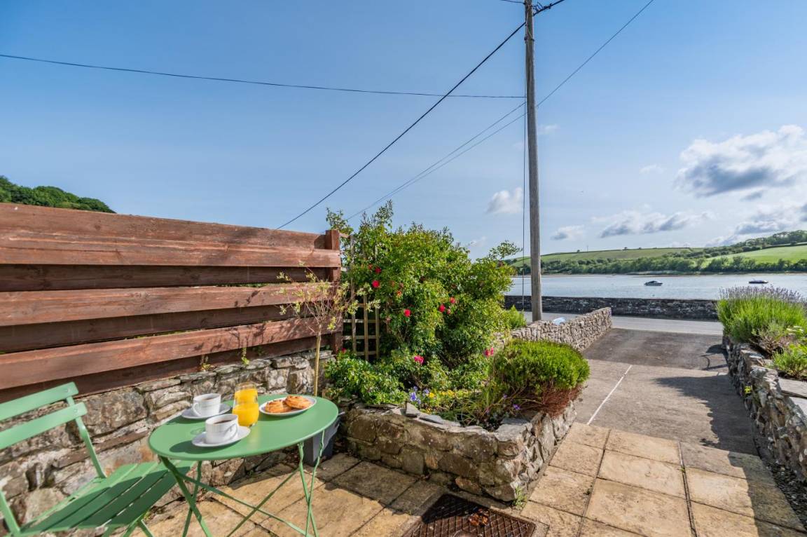 Cottage ∙ 2 Bedrooms ∙ 4 Guests - Cardigan