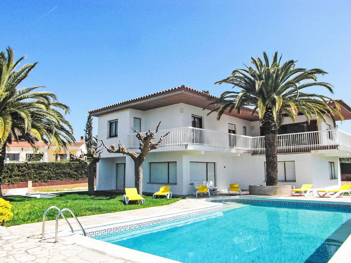 130 M² House ∙ 4 Bedrooms ∙ 8 Guests - Palamós