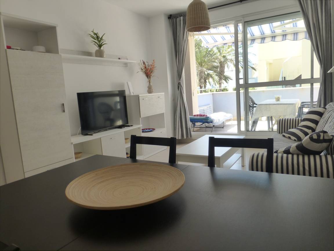 70 M² Apartamento ∙ 2 Habitaciones ∙ 4 Huéspedes - Roquetas de Mar