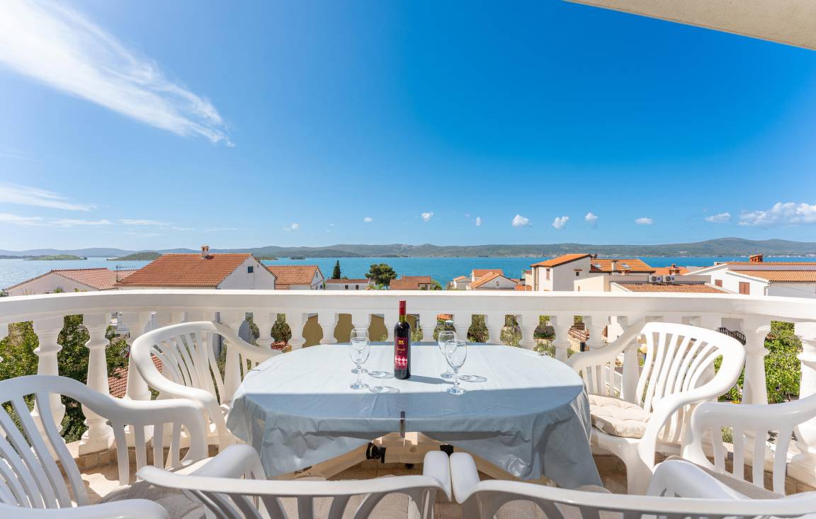 105 M² Apartment ∙ 2 Bedrooms ∙ 4 Guests - Sukošan