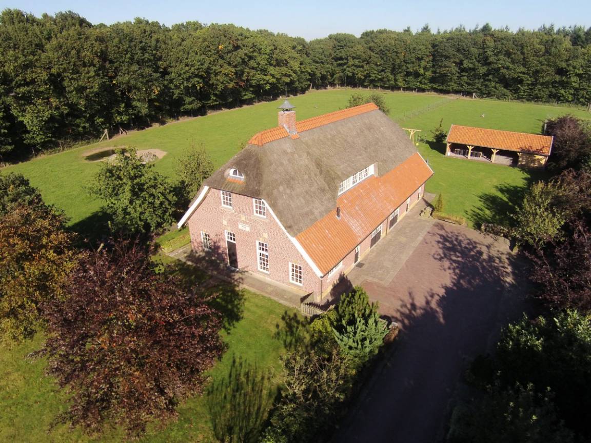 580 M² House ∙ 7 Bedrooms ∙ 16 Guests - Hengelo