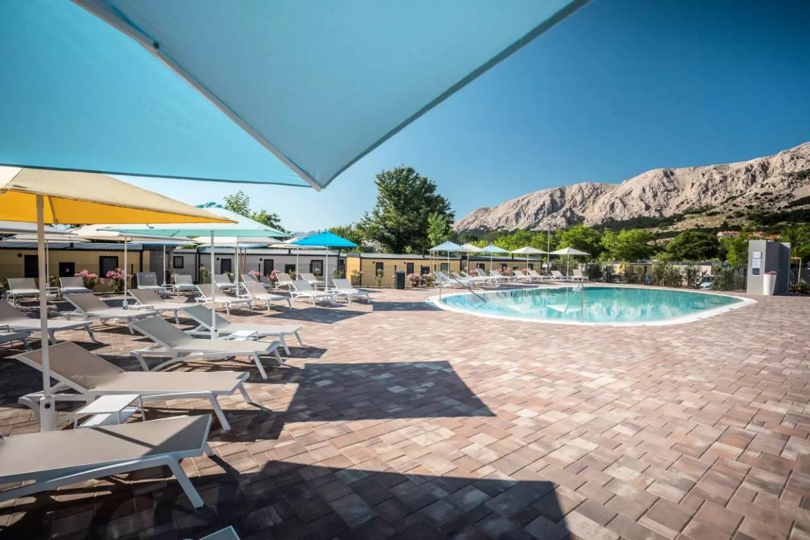 32 M² Caravan ∙ 2 Bedrooms ∙ 4 Guests - Baška