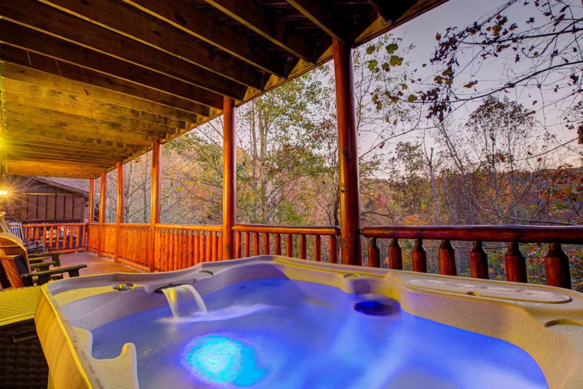 Cabin ∙ 4 Bedrooms ∙ 10 Guests - Pigeon Forge, TN