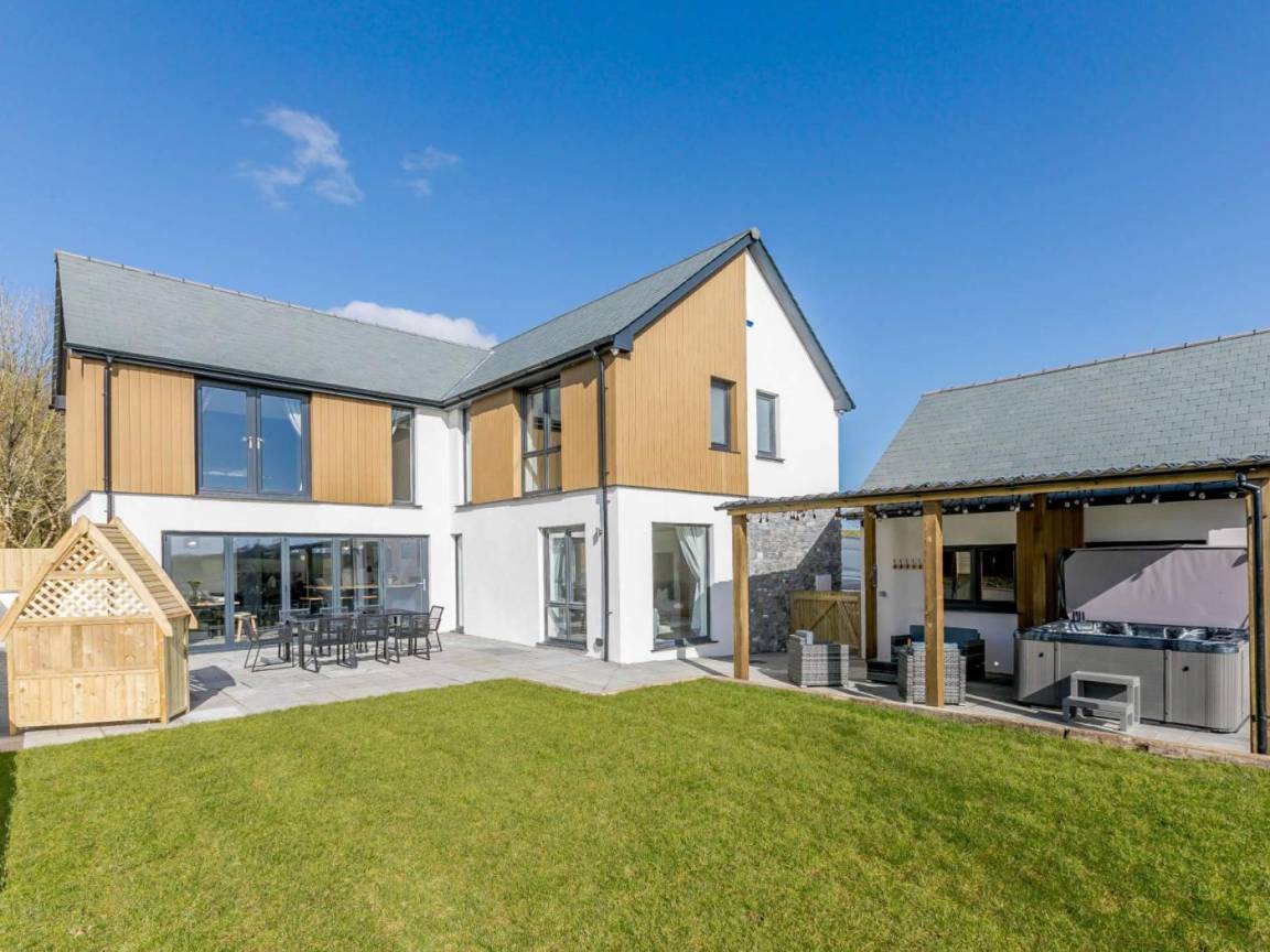 Cottage ∙ 4 Bedrooms ∙ 8 Guests - Holsworthy