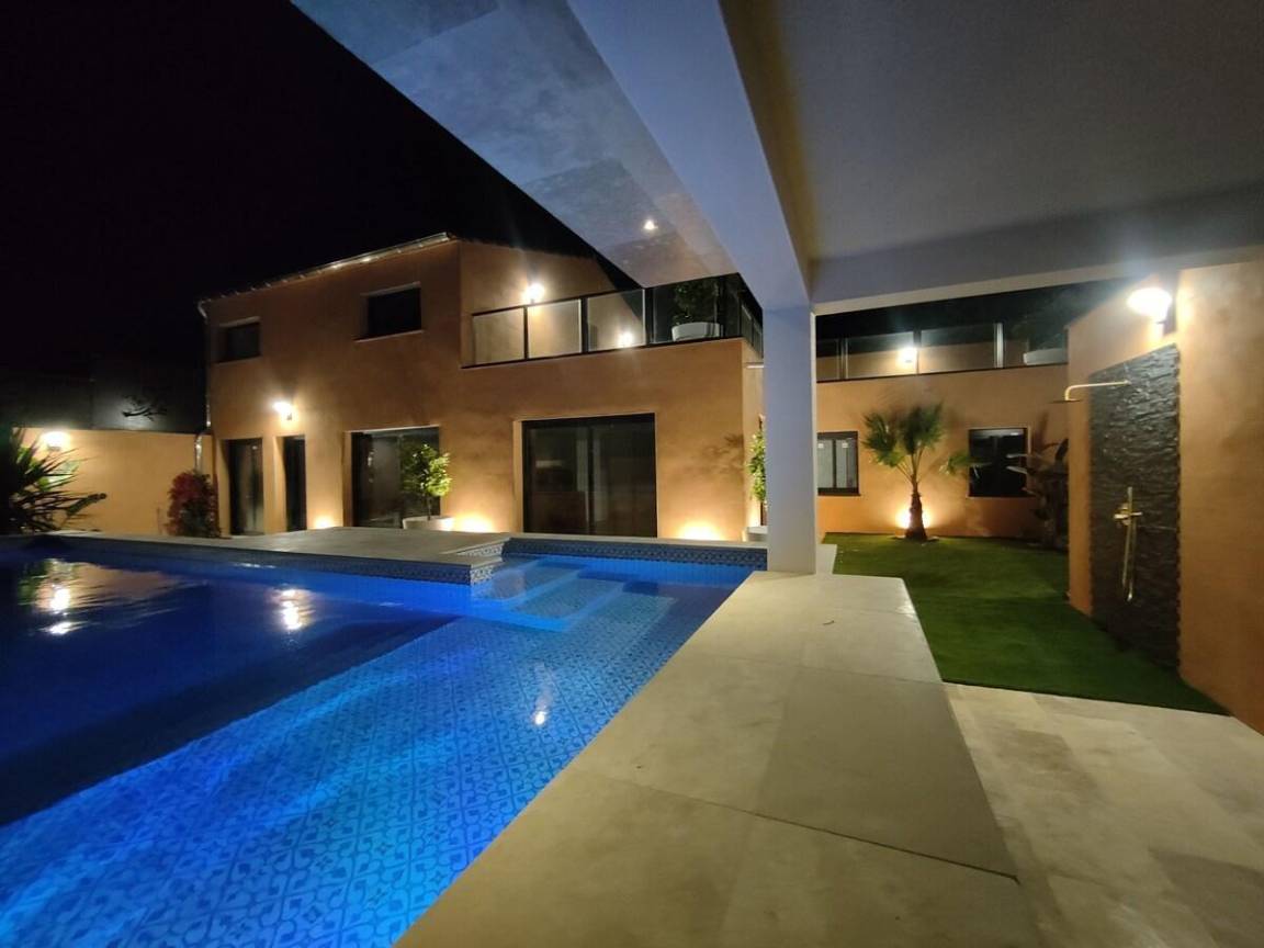 200 M² Gîte ∙ 5 Chambres ∙ 10 Personnes - Capestang