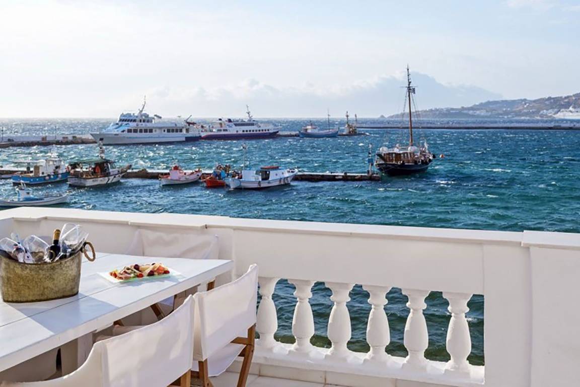 Villa ∙ 4 Bedrooms ∙ 9 Guests - Mykonos