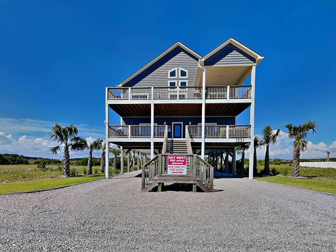 311 M² House ∙ 8 Bedrooms ∙ 22 Guests - North Topsail Beach, NC