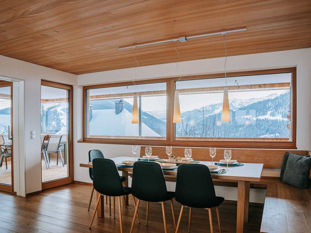 144 M² Ferienwohnung ∙ 5 Schlafzimmer ∙ 10 Gäste - Hittisau