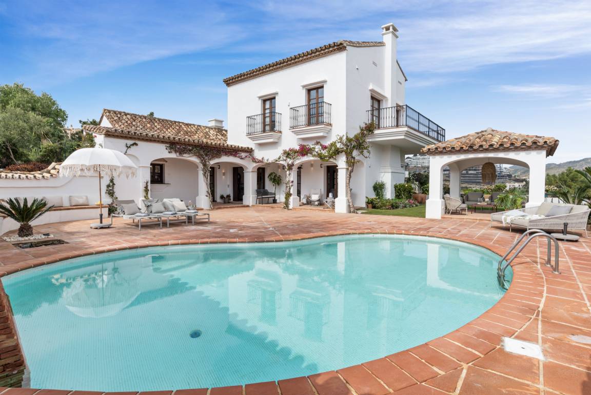 330 M² Villa ∙ 5 Bedrooms ∙ 10 Guests - Costa del Sol