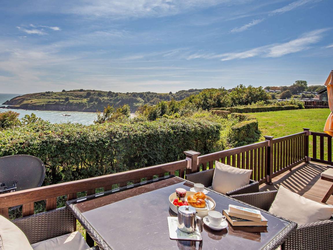 Cottage ∙ 3 Bedrooms ∙ 6 Guests - Brixham Breakwater