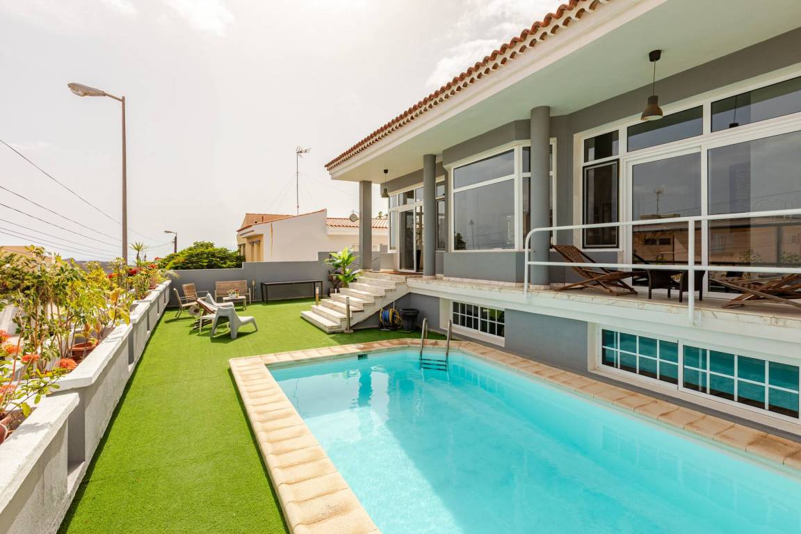 450 M² Villa ∙ 5 Habitaciones ∙ 10 Huéspedes - Gran Canaria