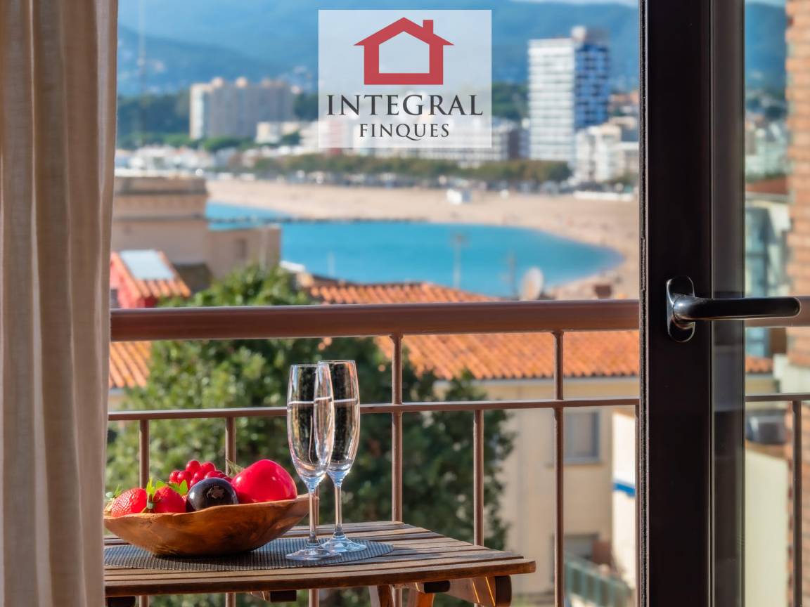 75 M² Apartamento ∙ 3 Habitaciones ∙ 6 Huéspedes - Palamós