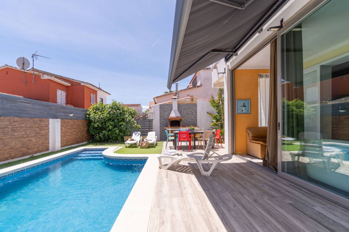 200 M² Villa ∙ 3 Schlafzimmer ∙ 8 Gäste - Empuriabrava